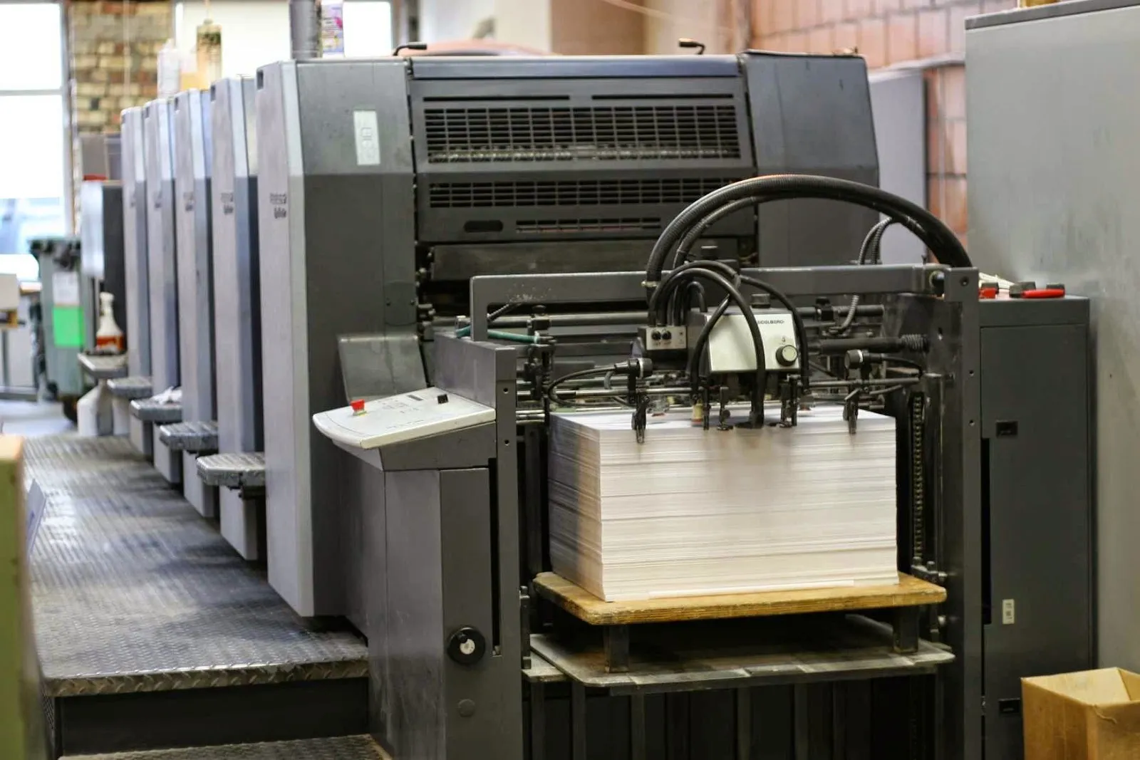 Memahami Perbedaan Cetak Offset dan Digital Printing - Percetakan ...